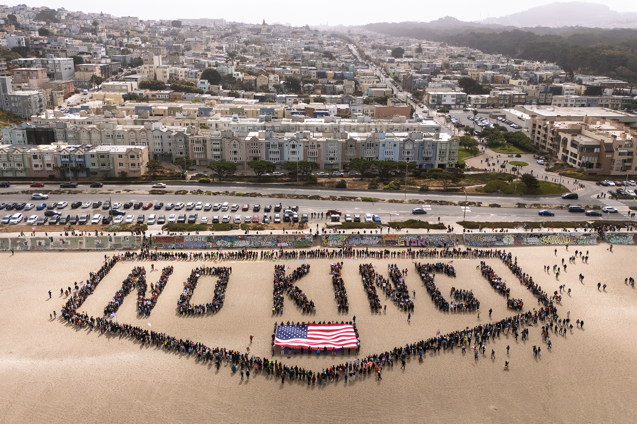 Hundreds form human banner at SF's Ocean Beach for No Kings protests
