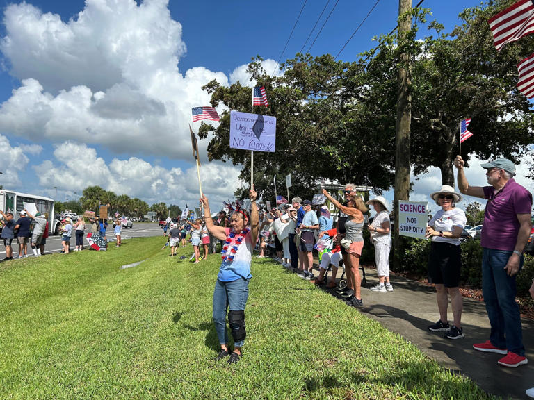 Thousands gather in Indian River County in a 'No Kings' protest to ...