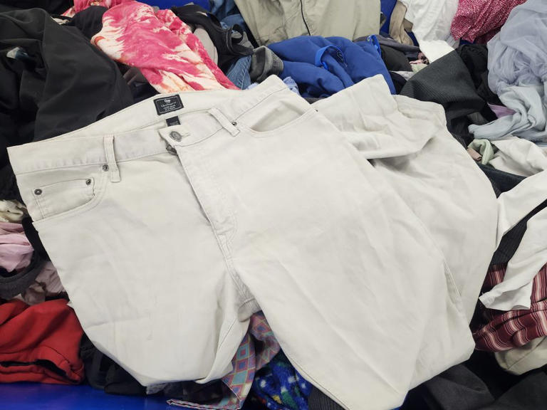 Cet entrepôt Renaissance à Montréal vend au poids à prix ridicule ...