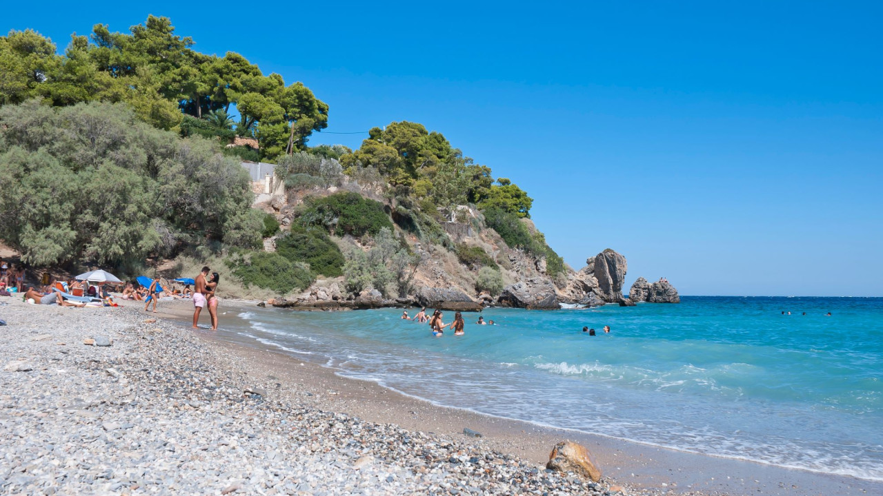 Τρεις ελεύθερες και ονειρεμένες παραλίες στην Αττική για μπάνιο και ...