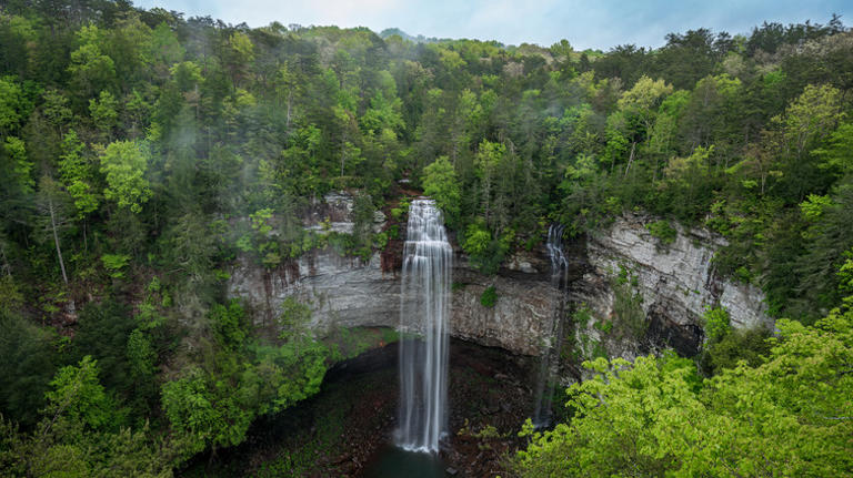 One Of Tennessee's Friendliest Towns Is Tucked In A Valley Full Of ...