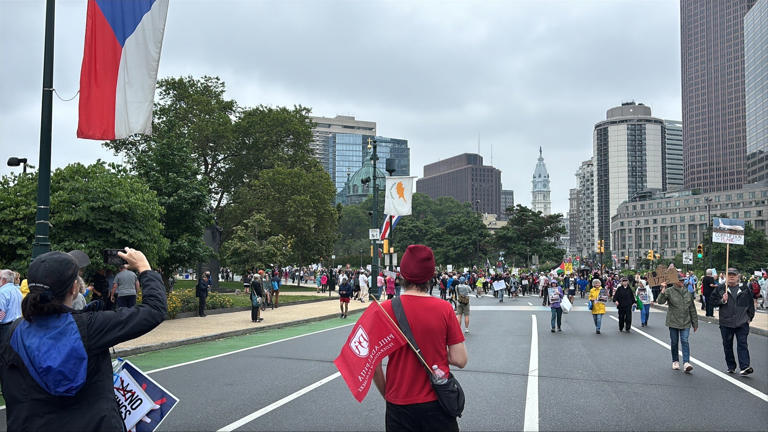 Live coverage: Thousands march in Philadelphia for 'No Kings' protest ...