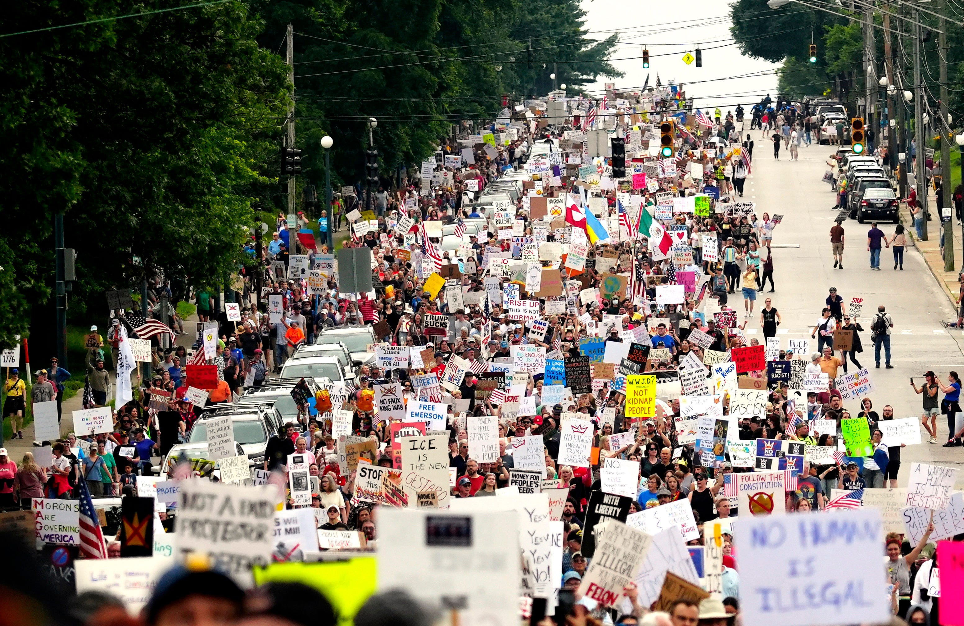 'We don't want a dictator.' Thousands march across Cincinnati area for ...