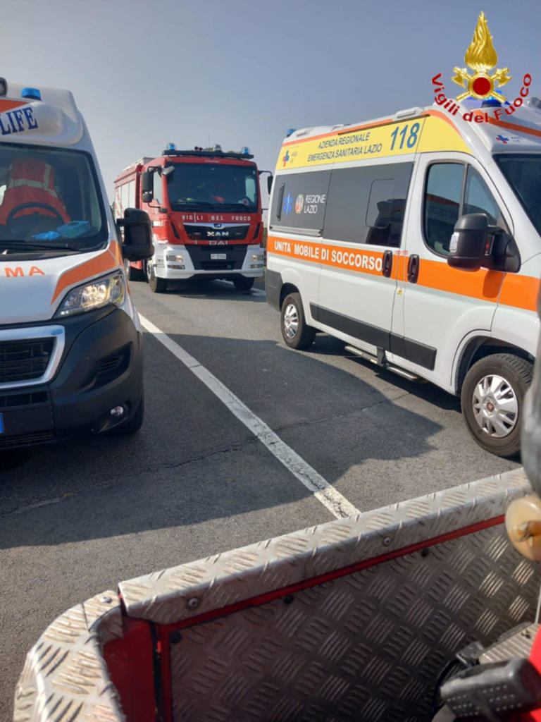 Fiumicino, incidente frontale a Passoscuro: 7 feriti, due ragazze ...