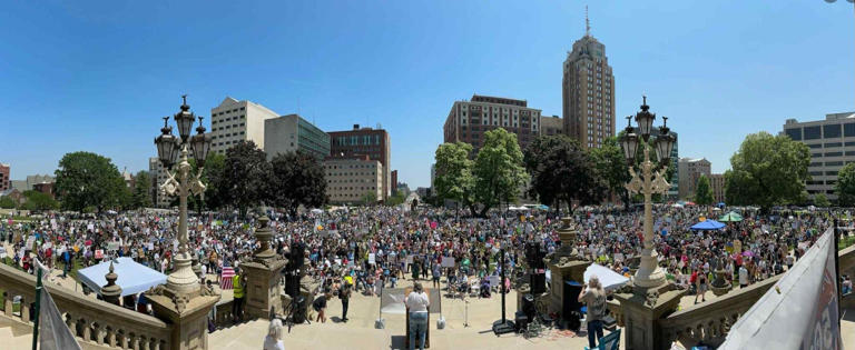 Voicing their discontent: Thousands demonstrate at the No Kings rally ...