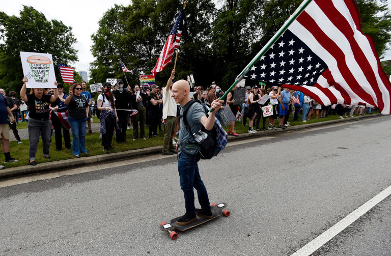 Nashville's No Kings protest sees large turnout despite spotty weather