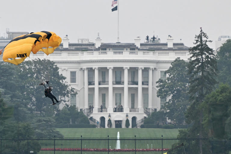 Army 250th anniversary parade: Trump presides over tanks, troops on DC ...