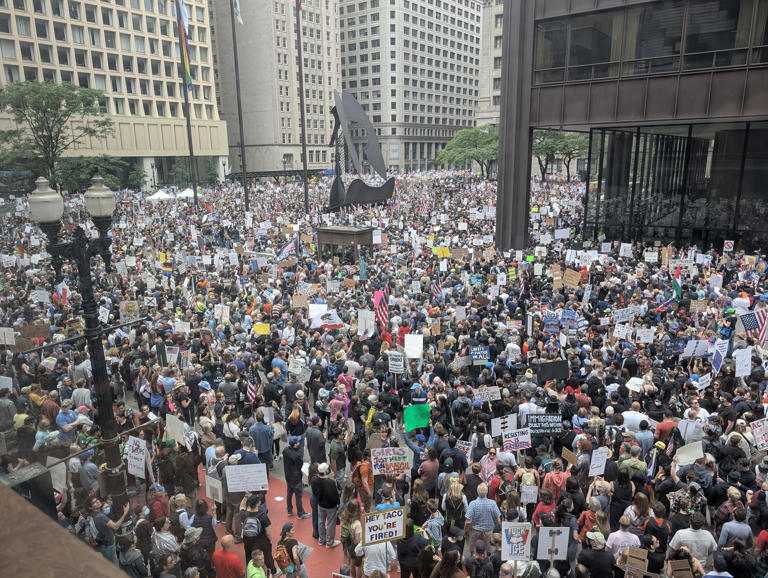 Thousands demonstrate, 1 arrested after ‘No Kings' protest in Chicago