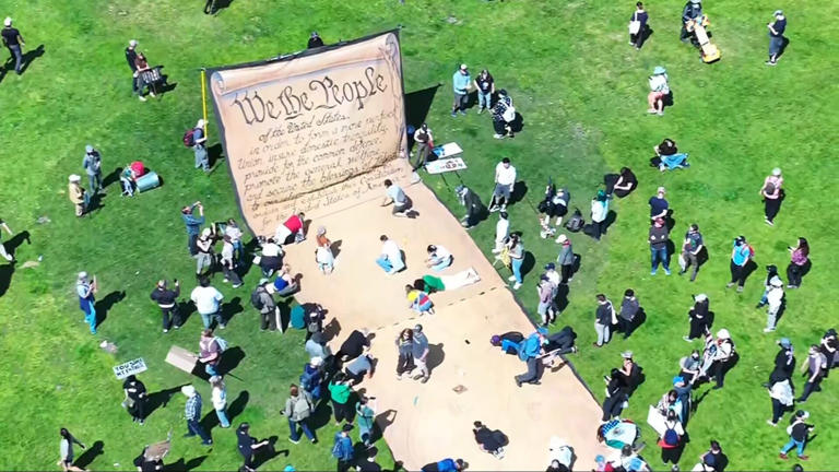 ‘One of the largest protests in Seattle history’: No Kings rallies ...