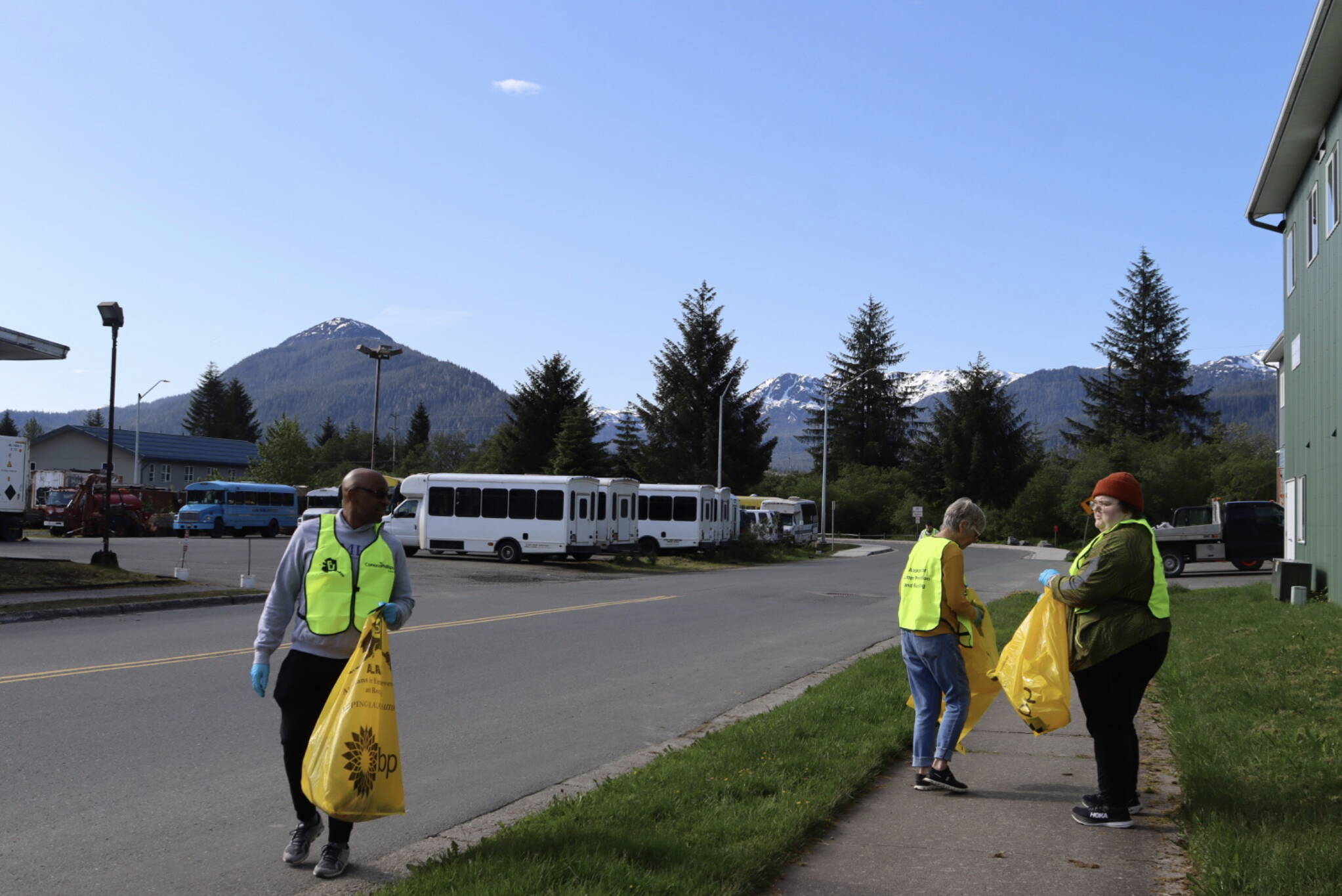 JAMHI hosts community cleanup to kick off 40th anniversary celebration