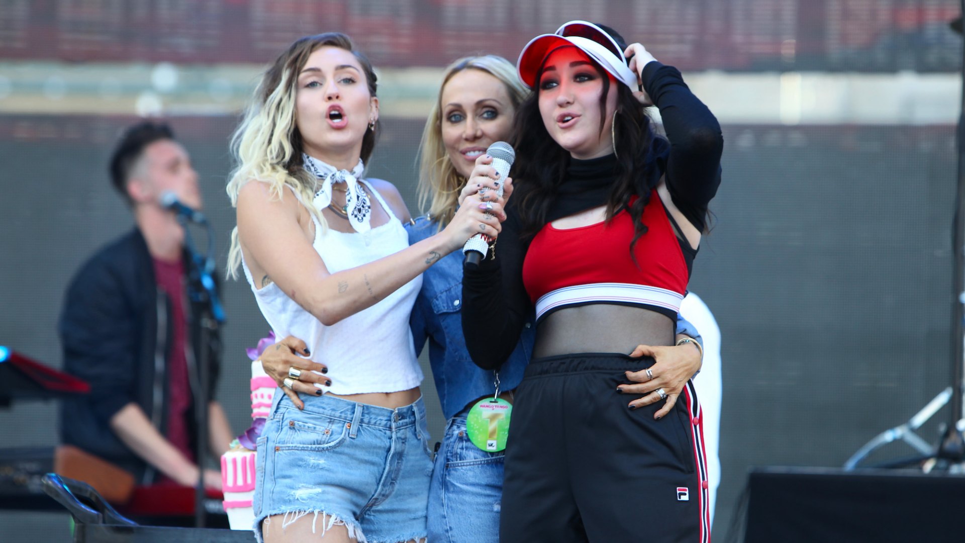 Tish Cyrus Reveals How She Feels About Daughters Miley and Noah's ...