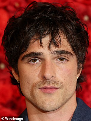 Handlebar, Walrus, or 70s? Expert reveals how to find the right ...