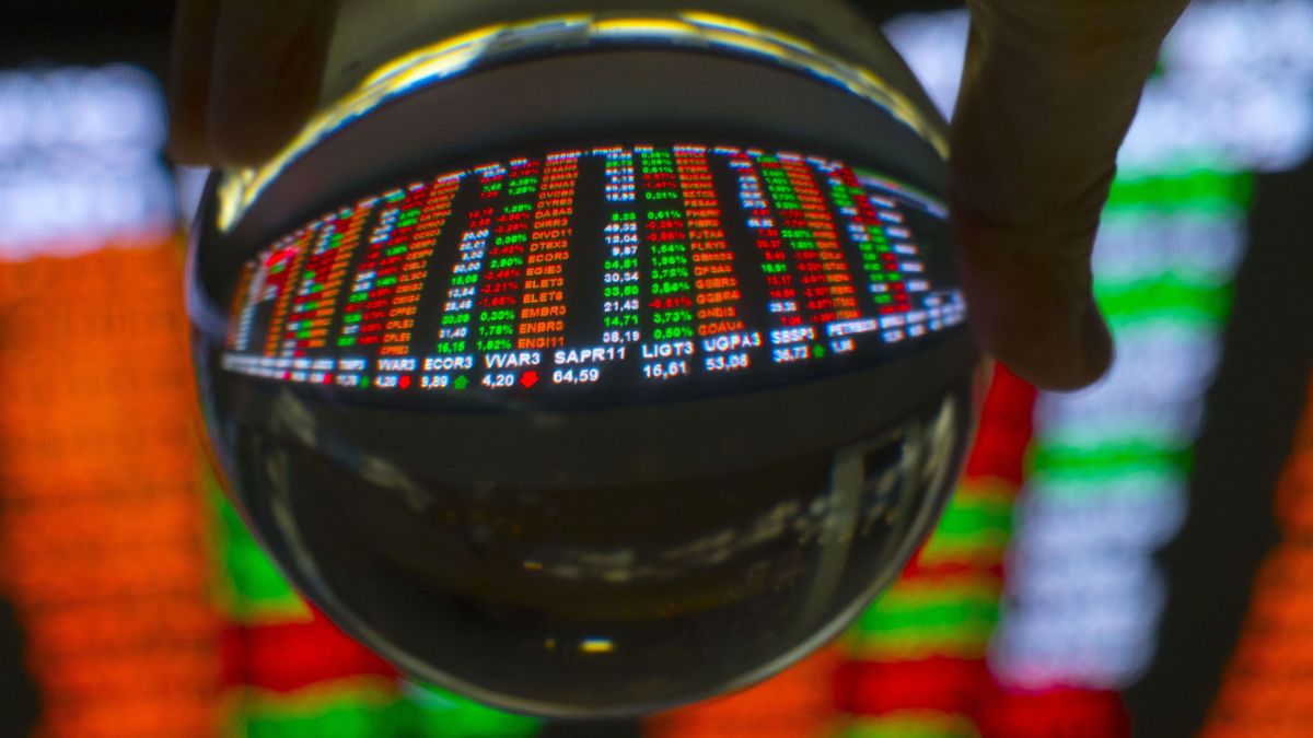 Ibovespa e dólar avançam com guerra e balanços corporativos no radar