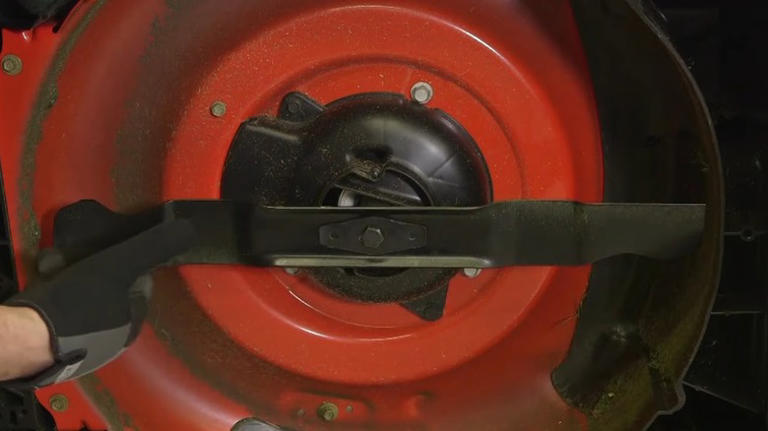 Yes, Some Lawn Mower Blades Are Reverse Threaded - Here's Why It's ...