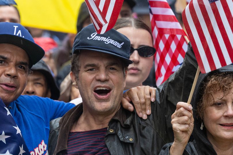 Mark Ruffalo vows continued resistance at No Kings protests against ...