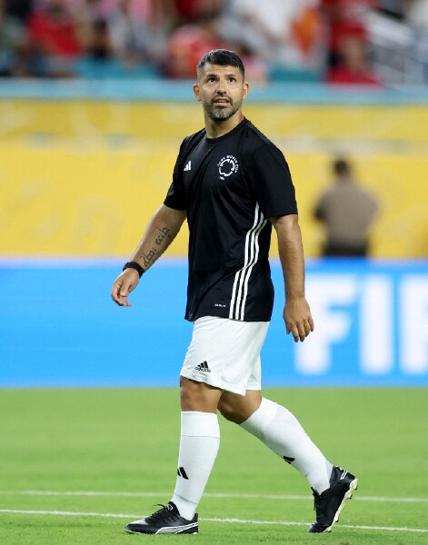 2025年世俱杯小组赛A组首轮：迈阿密国际 VS 开罗国民 阿圭罗、佩佩中场休息时登场与球迷互动