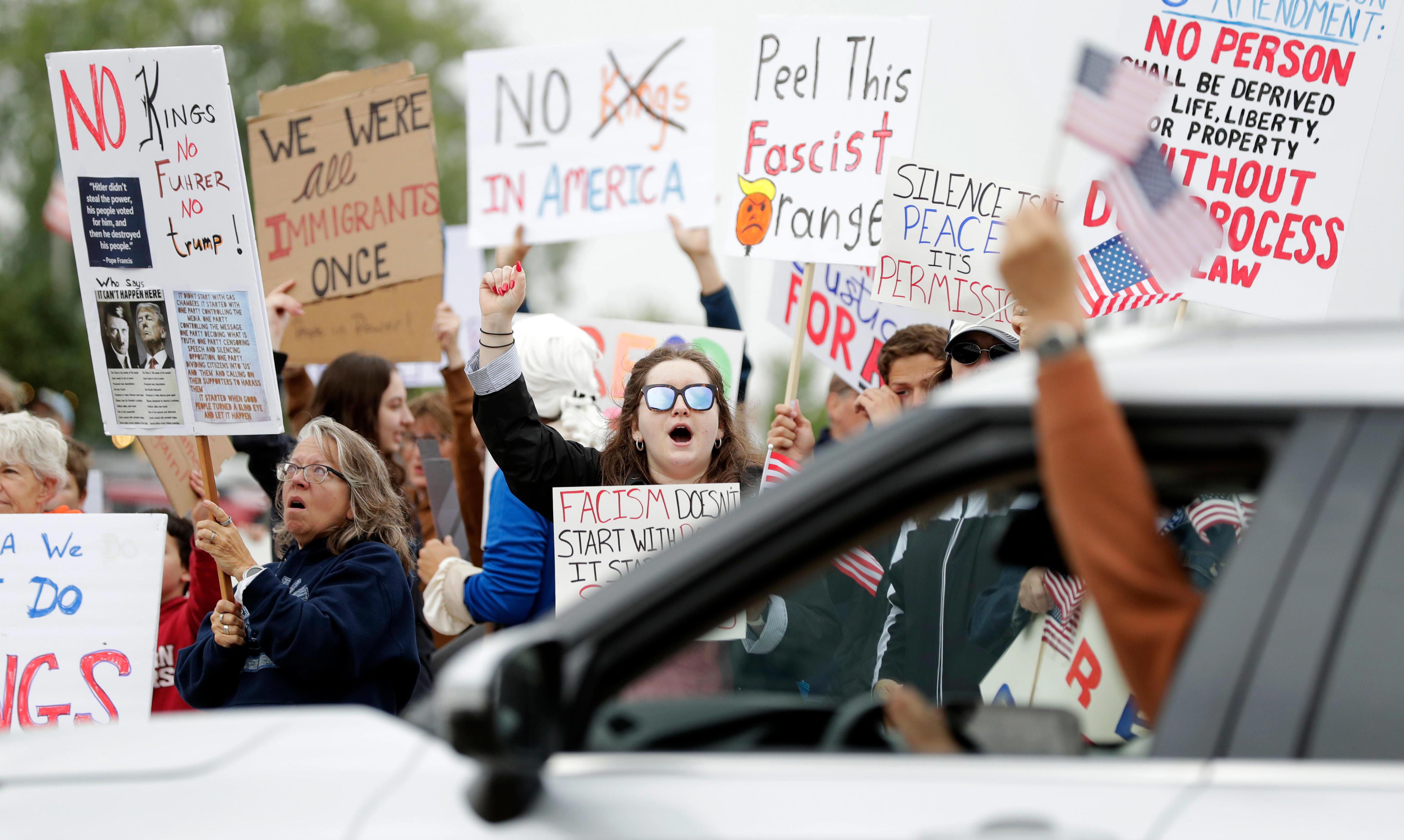 Anti-Trump Green Bay protesters line Broadway for nationwide 'No Kings ...