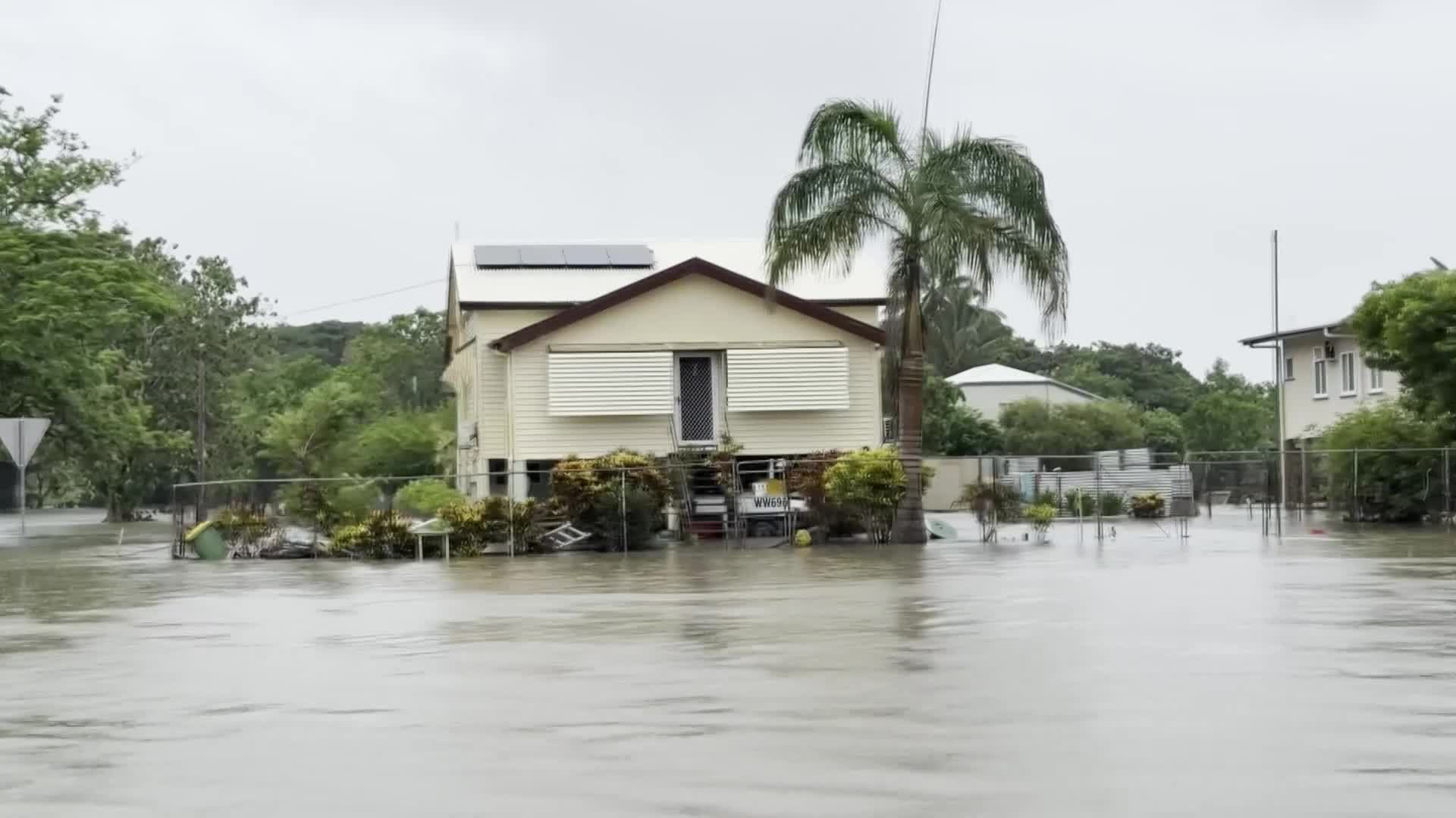 Flood-displaced North Queensland residents thrown into rental crisis