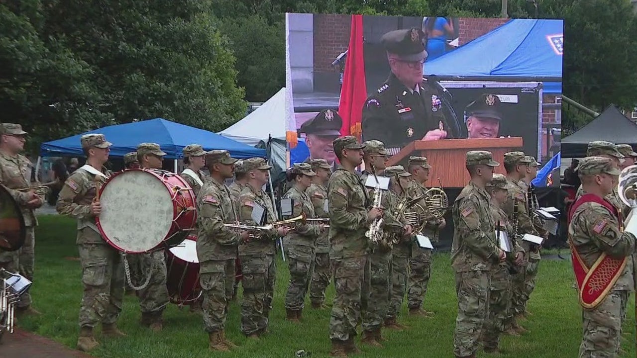 US Army celebrates 250th anniversary with enlistment ceremony, concert ...