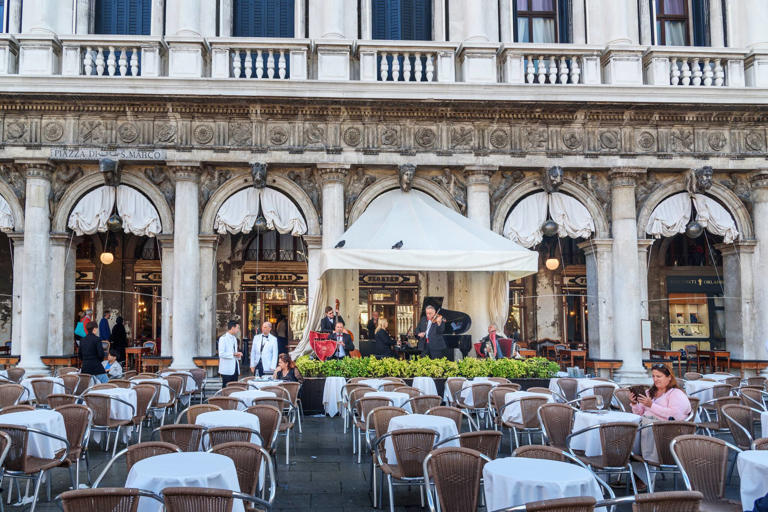 Windows 95 testing almost stalled due to cash register overflow