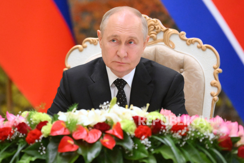 Putin Ingatkan Trump via Sambungan Telepon, Kecam Serangan Israel ...