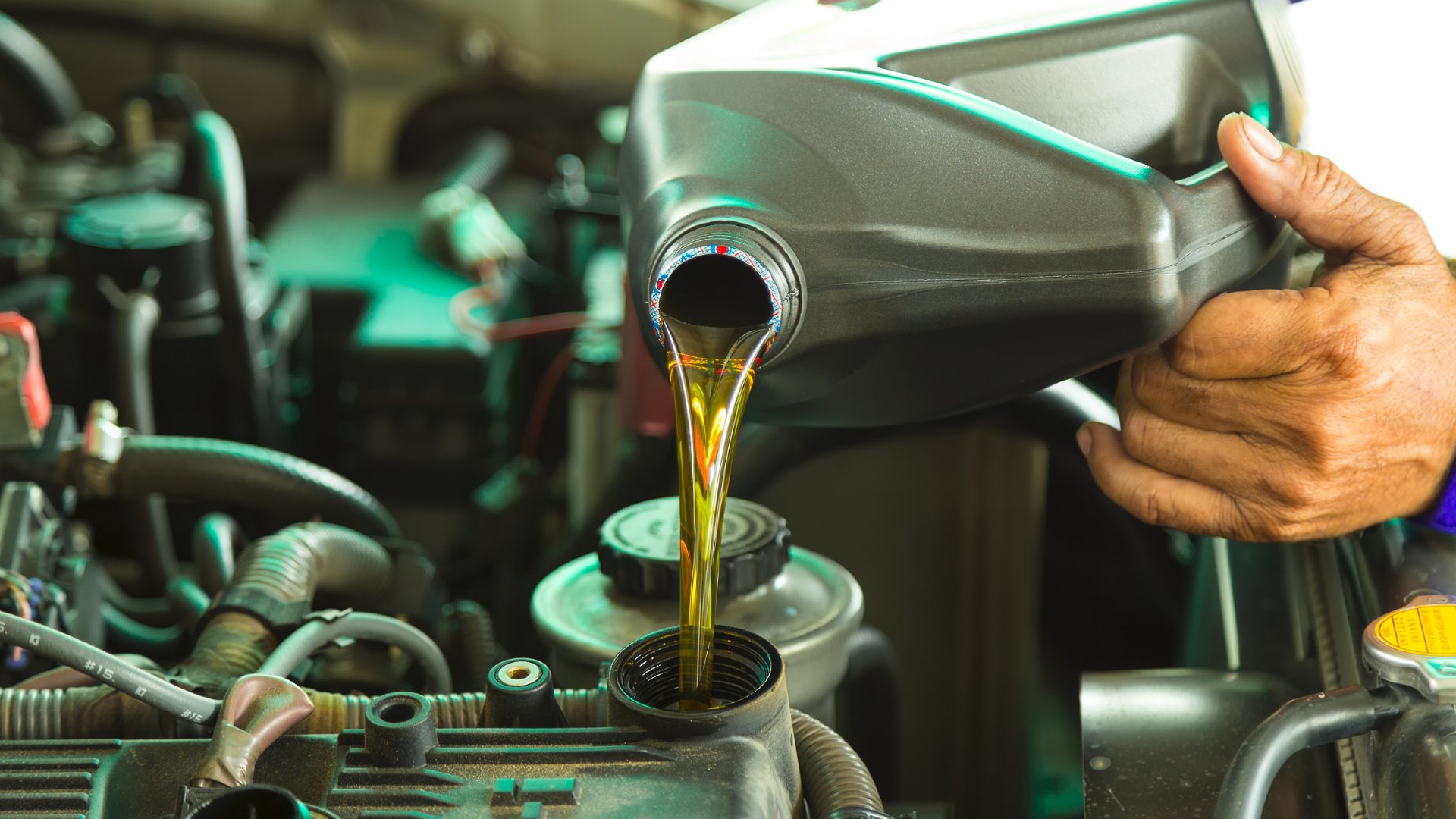 Tak auto "prosi" o wymianę oleju silnikowego. Szybko odczujesz różnicę