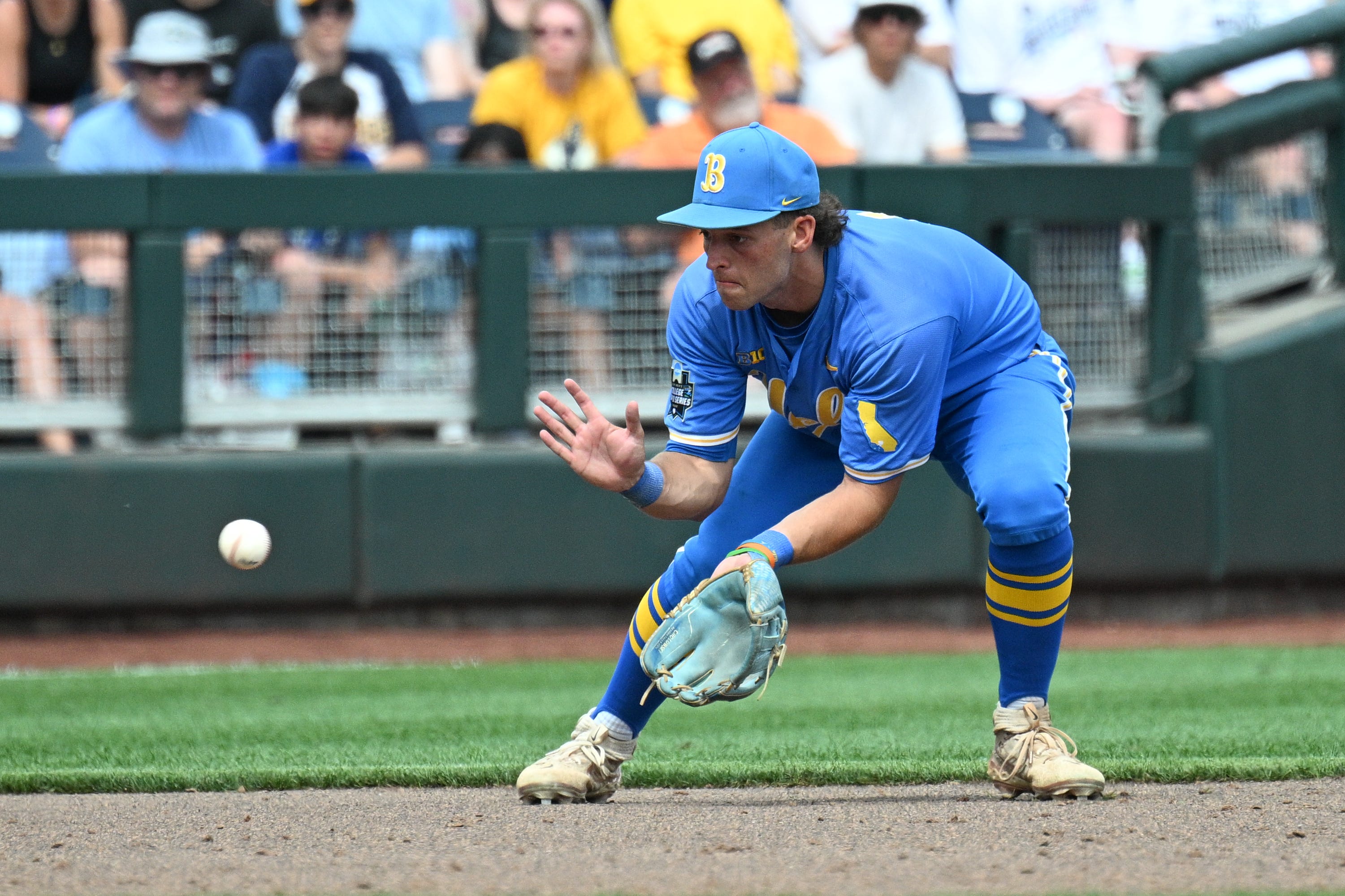 UCLA vs LSU picks, predictions, odds: Who wins College World Series game?