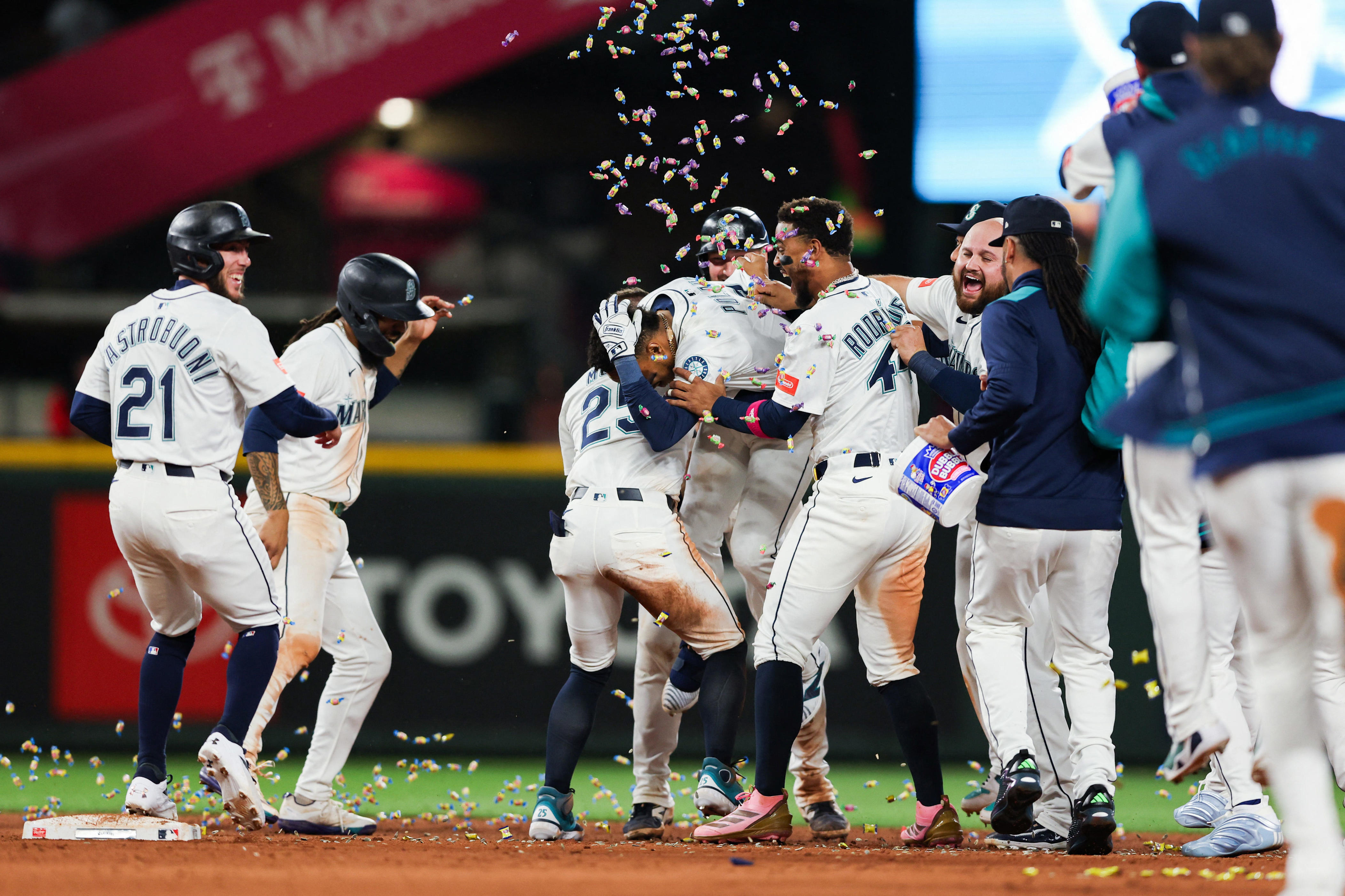 Guardians score | Mariners walk off Cleveland as Emmanuel Clase blows save