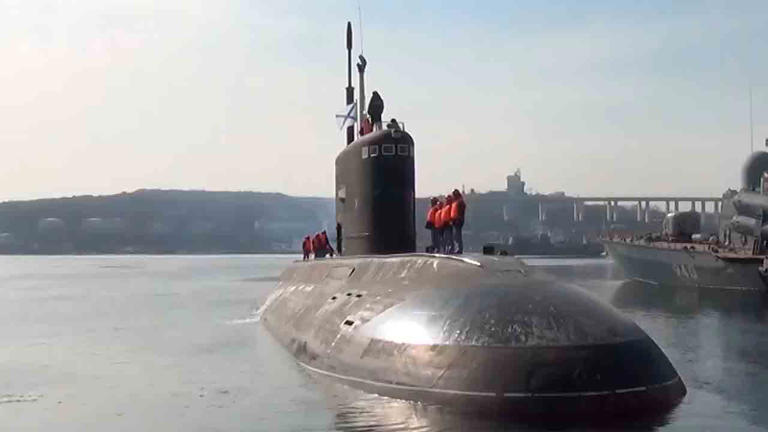 Ubåden “Yakutsk” officielt optaget i den russiske flåde