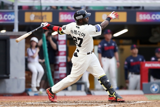 “6회 결승 솔로포”…에레디아, 롯데전 한방→SSG 1-0 승리 견인