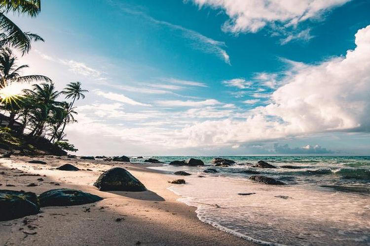 4 Destinasi Wisata Pantai yang Menarik Buat Kamu Kunjungi ketika ...