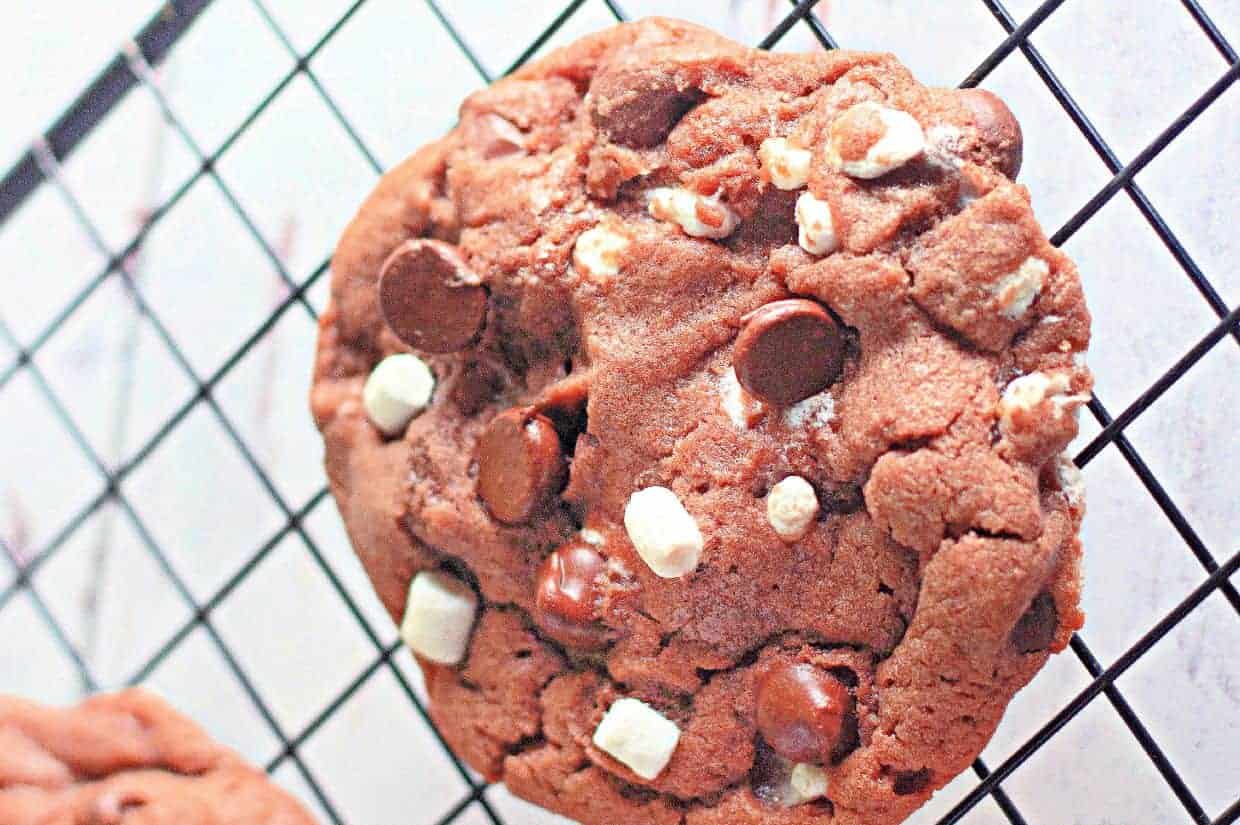15 Cookie Recipes That Hit the Sweet Spot With Bites That Feel Like ...