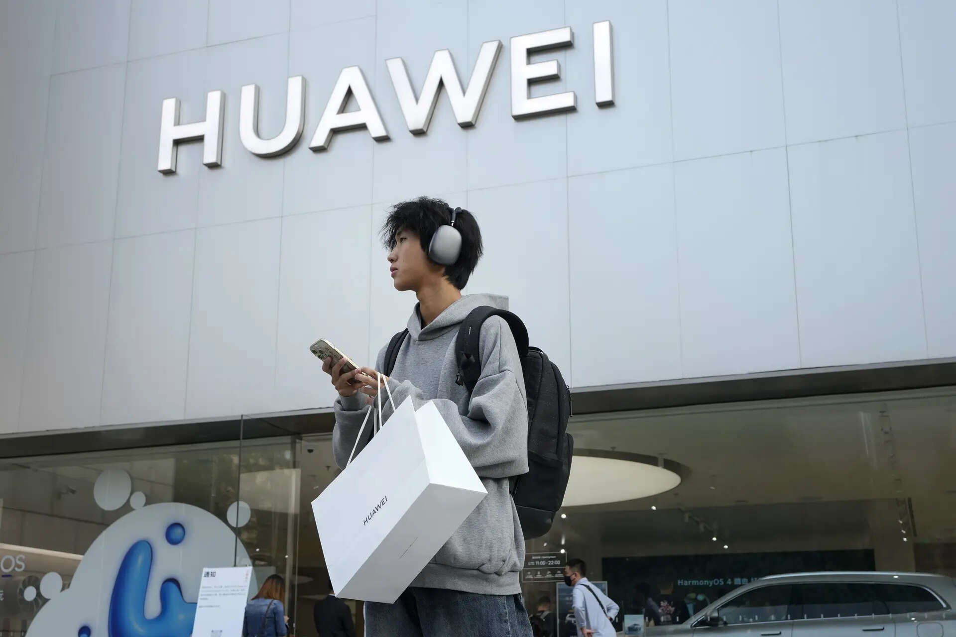 Taiwan adds China's Huawei and SMIC to export control list