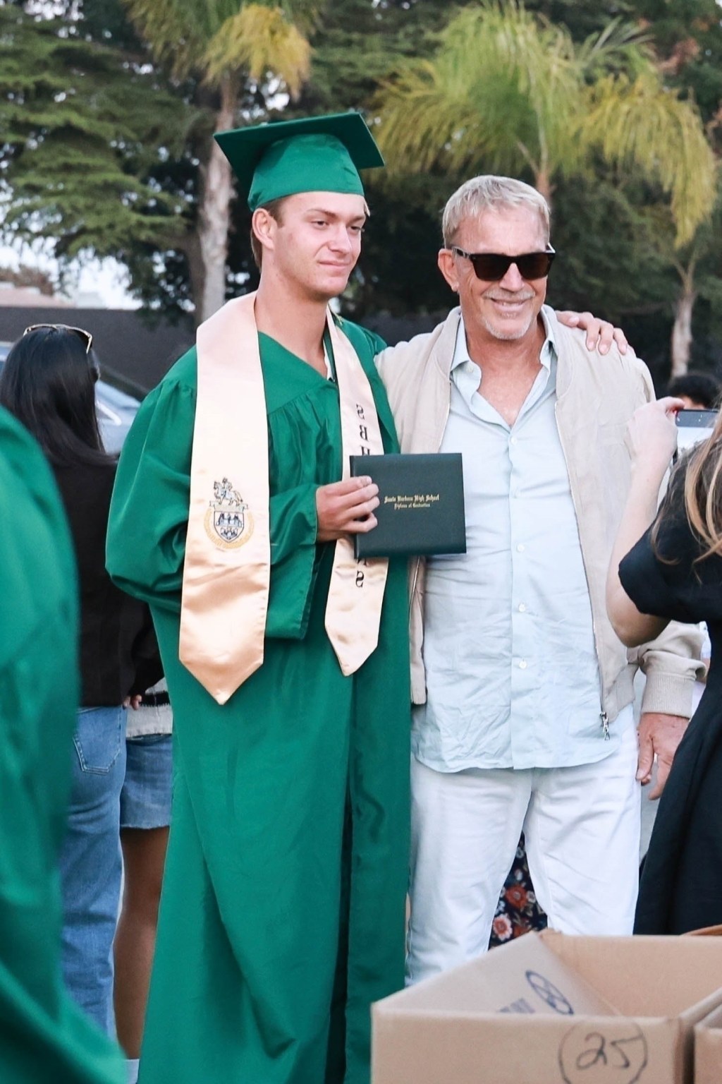 Kevin Costner and ex-wife Christine Baumgartner keep their distance in ...