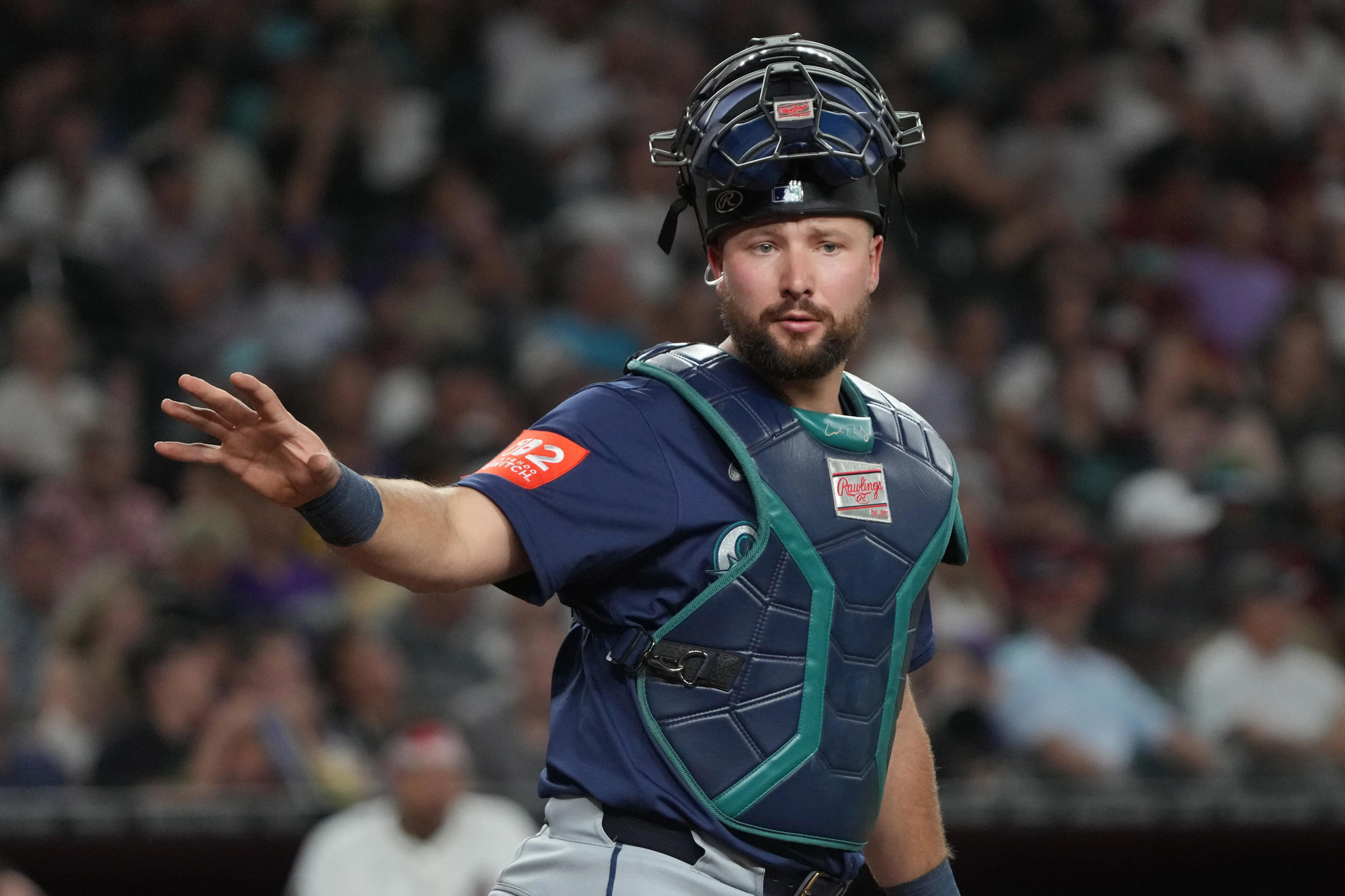 MLB's best catcher Cal Raleigh smashes records. His biggest fan? Reds ...