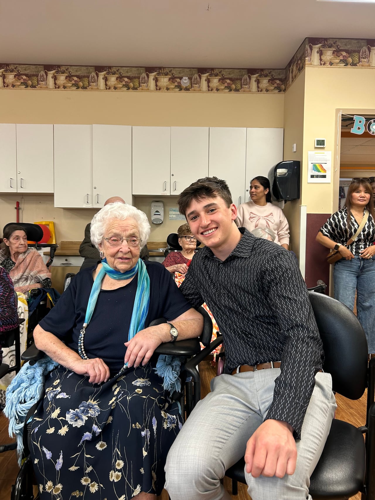 Grad party at long-term care home gives new meaning to 'senior prom'