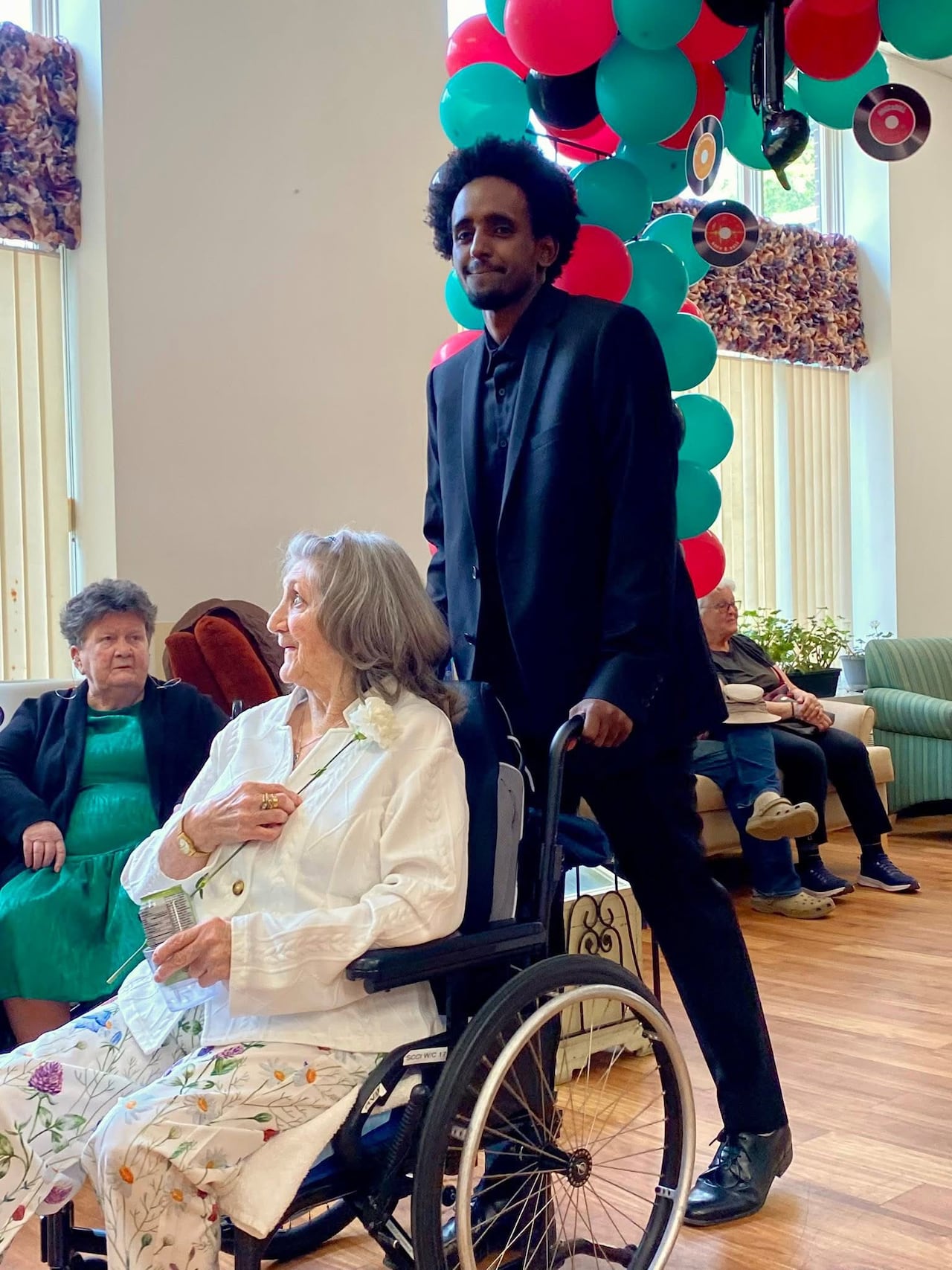 Grad party at long-term care home gives new meaning to 'senior prom'