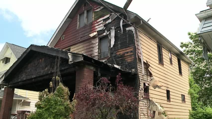 Man who jumped out window to escape house fire dies