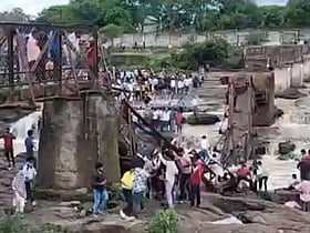 Pune bridge collapse: 6 people killed, several tourists swept away