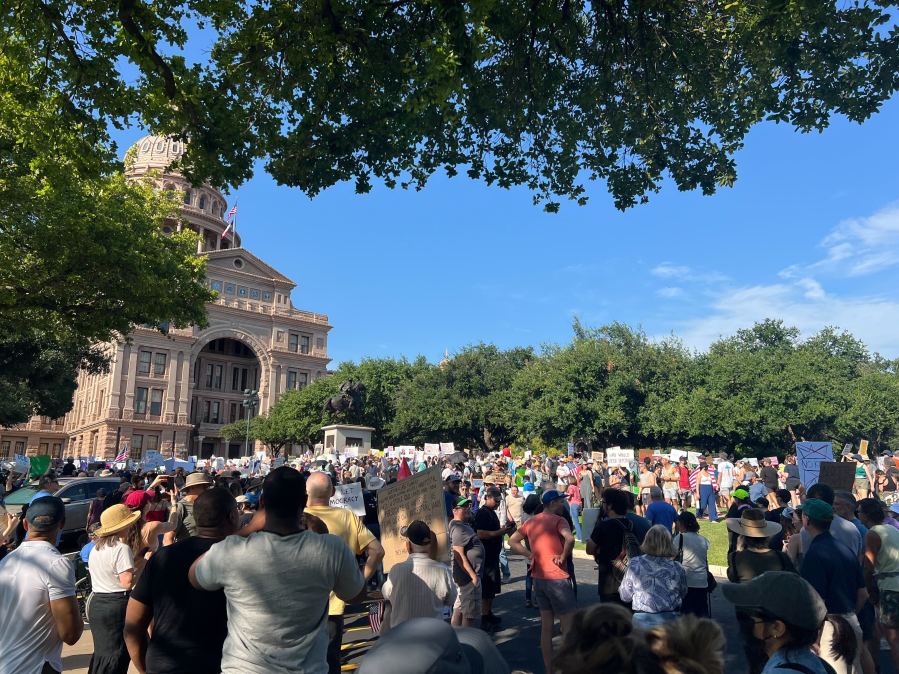 Trump scoffs at Austin resolution to waive fees for ‘No Kings’ protest ...