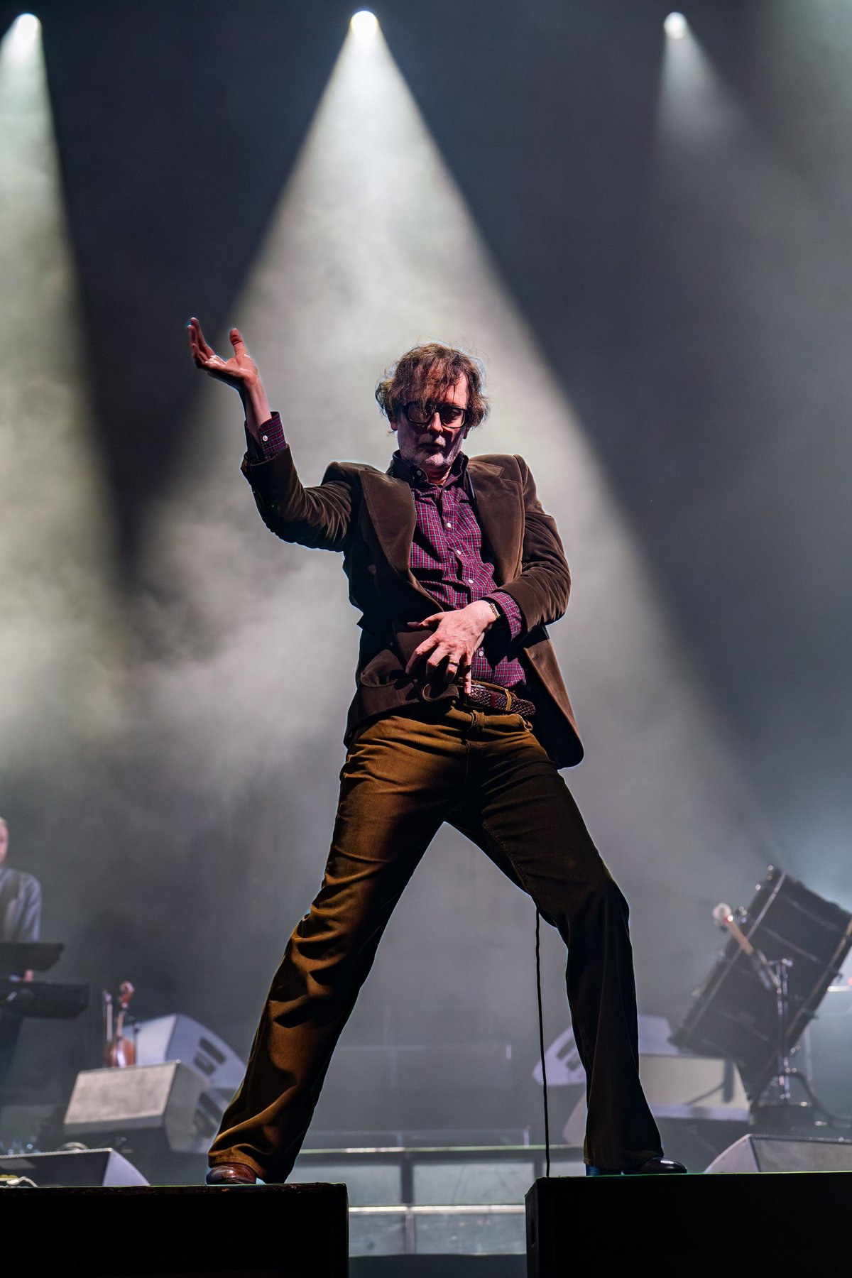 Pulp at the O2 review: Jarvis Cocker, sorted for snacks and wizardry