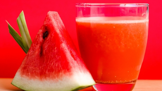 Fruit vs fruit juice: Which is better for blood sugar? Dietician ...