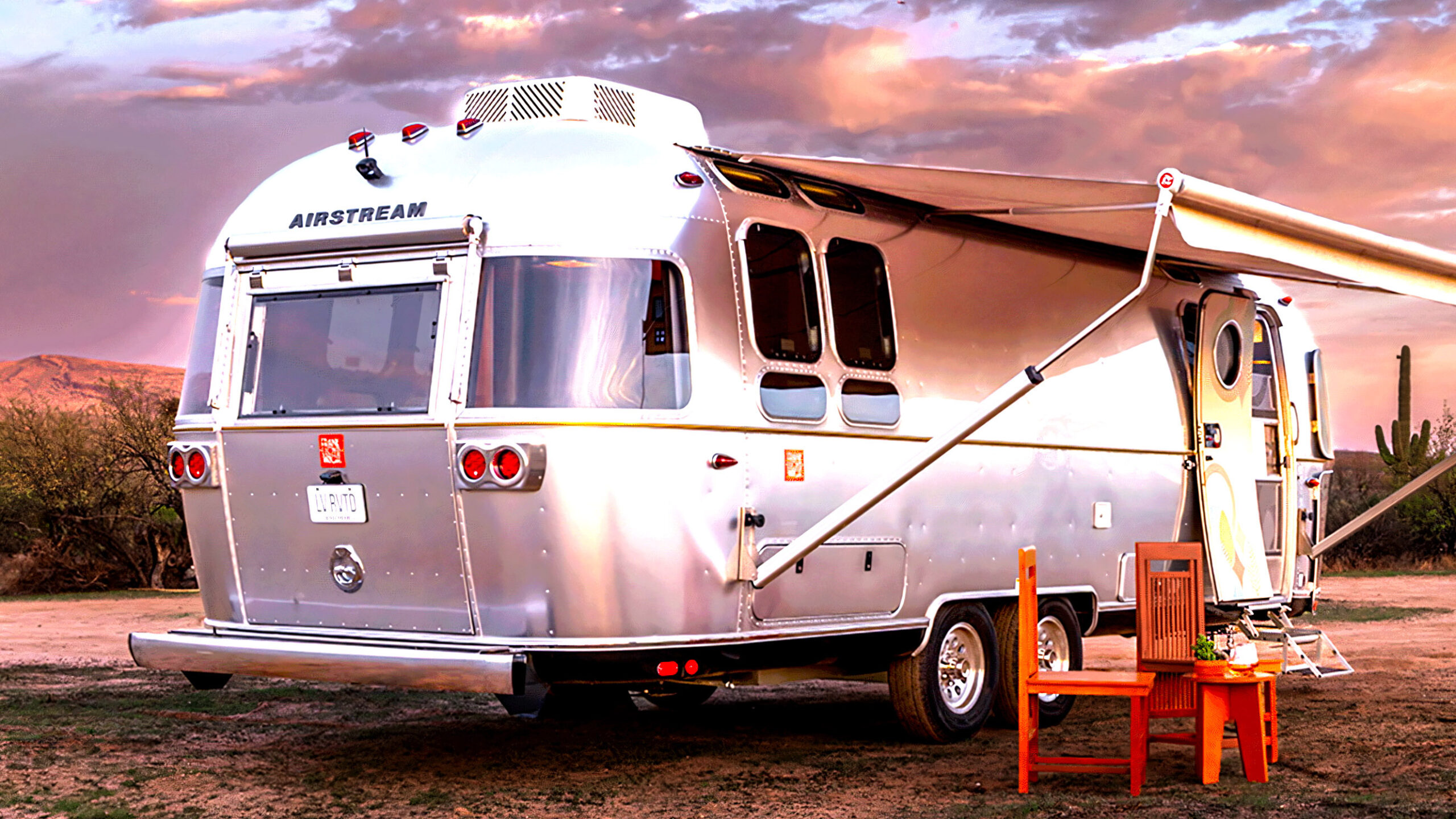 This Retro-Inspired Trailer Lets You Sleep With The Back Hatch Wide Open