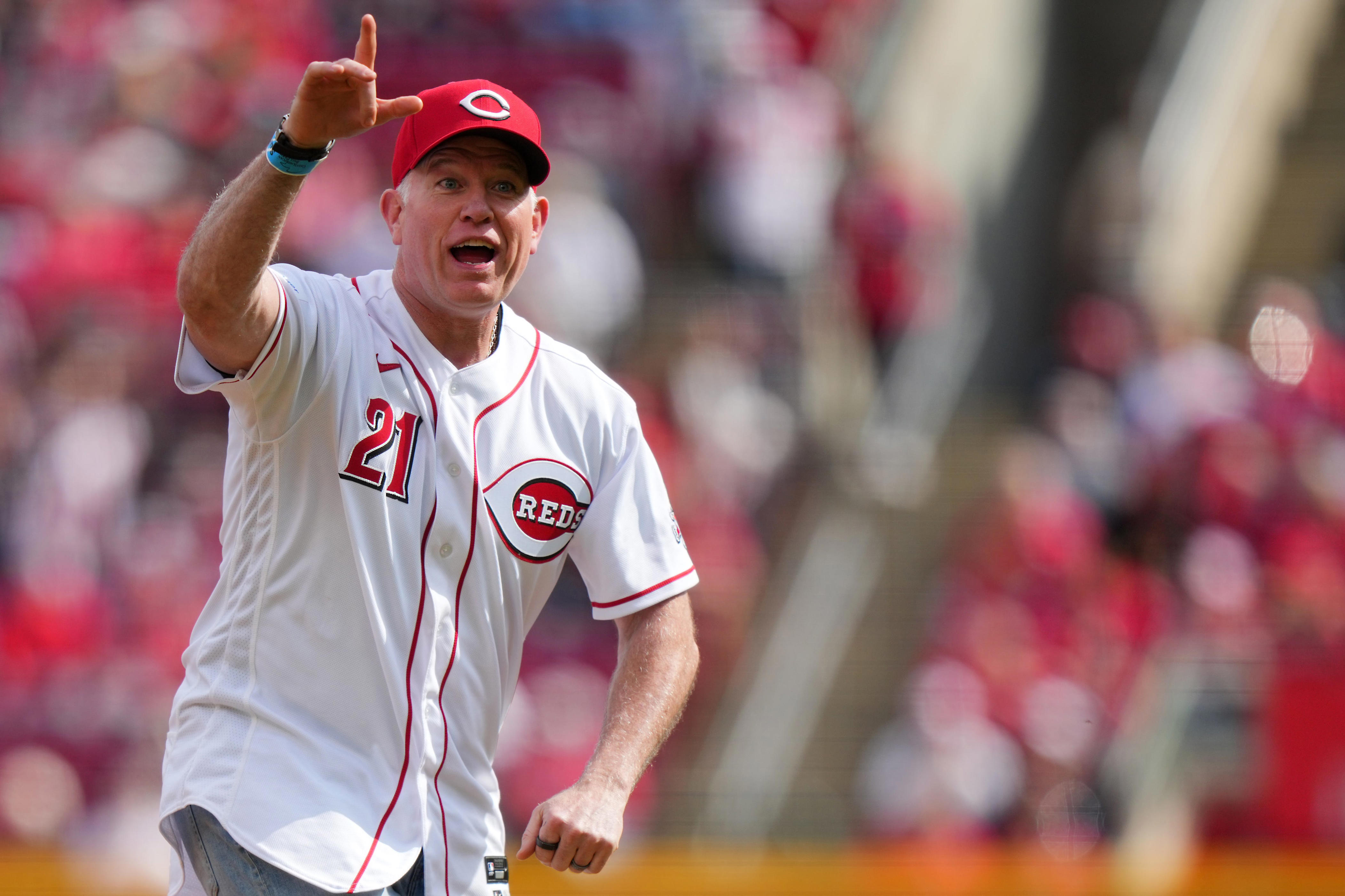 Sean Casey returns to his 'hometown' as a Savannah Banana, relishes ...