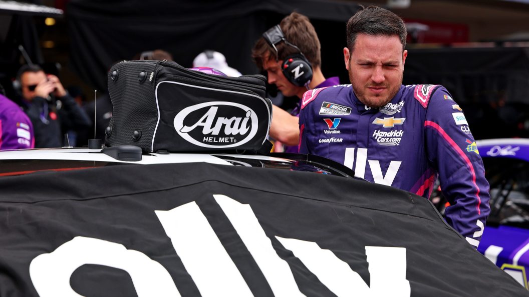 Alex Bowman couldn't walk on Wednesday, finished 4th on Sunday