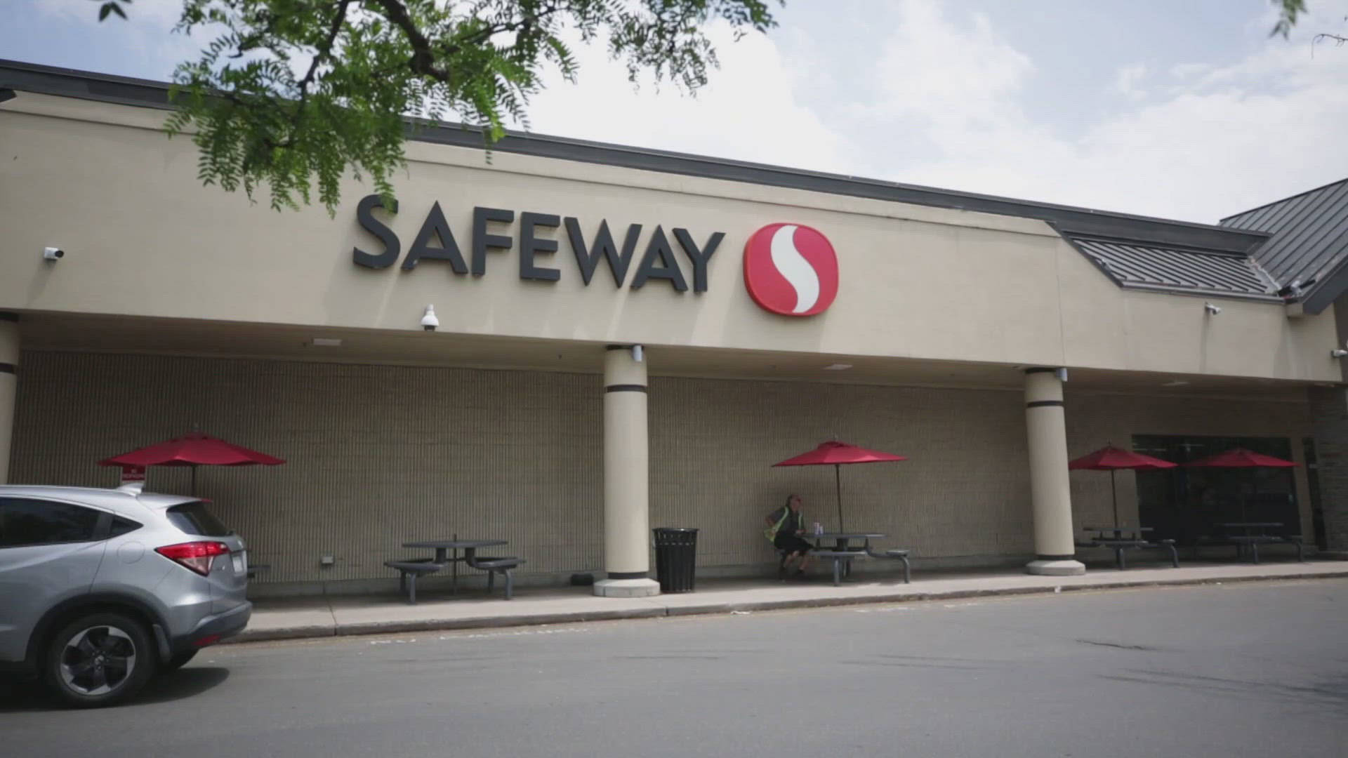 Latest Headlines | Safeway workers begin striking in 4 Colorado cities