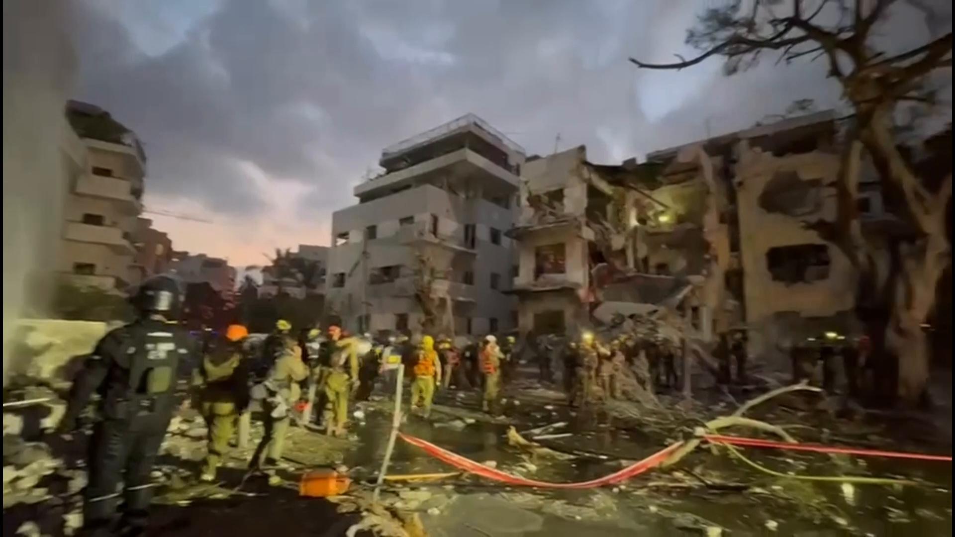 Buildings destroyed in central Israel following new wave of missiles ...