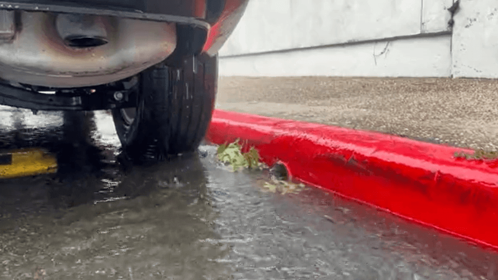 Power outages reported as rain moves through Austin