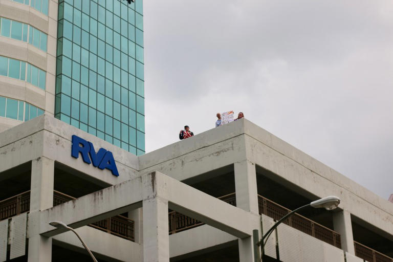 Thousands rally in Richmond for ‘No Kings Day’ protest against Trump ...