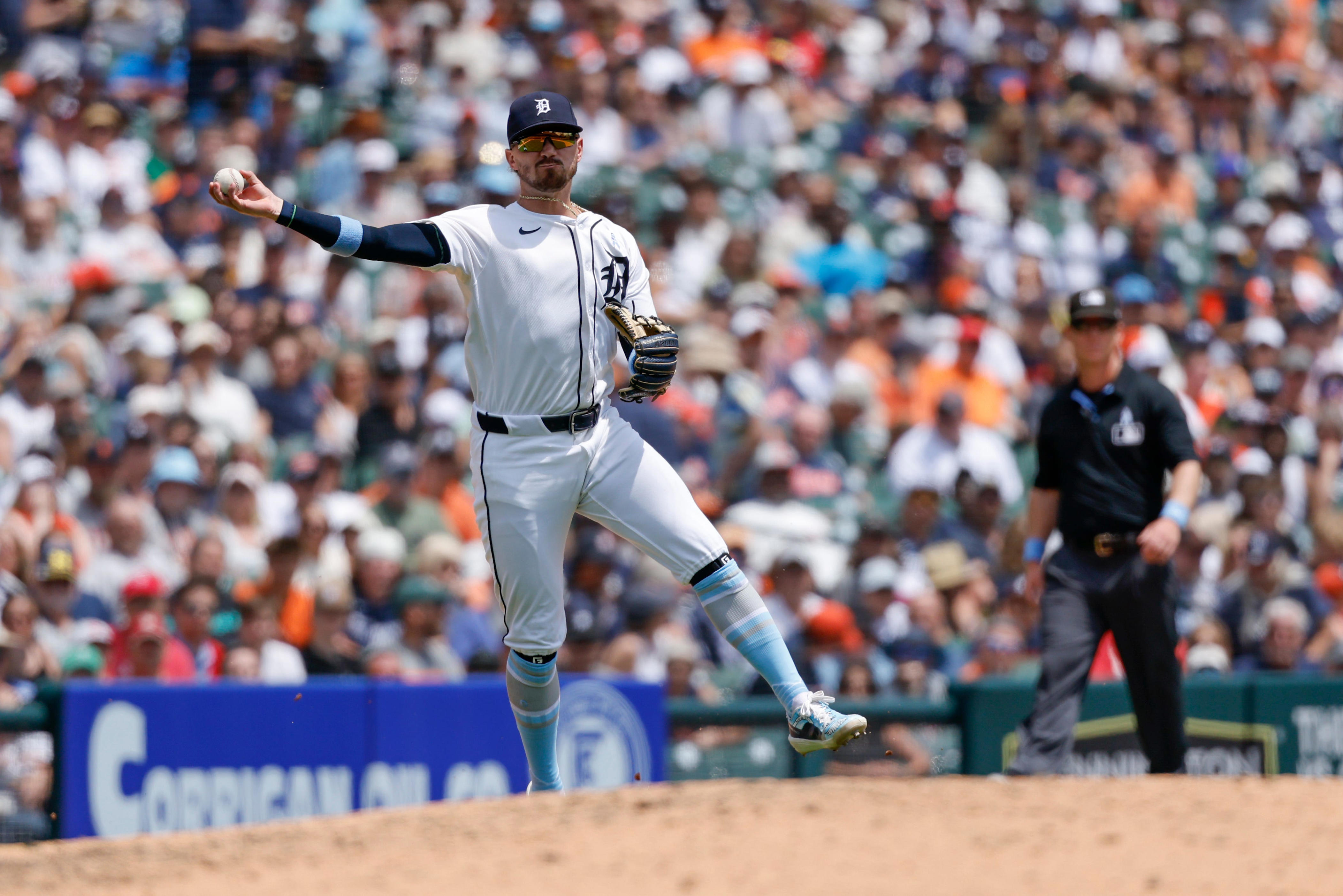 Three errors and a botched double play sink Detroit Tigers in series ...